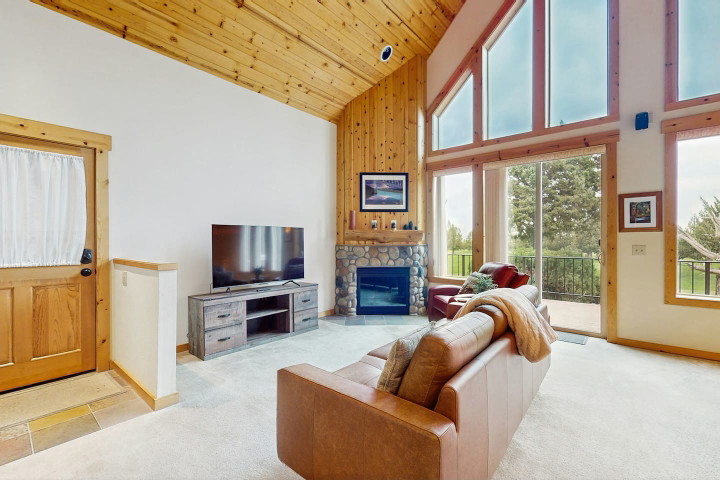 3br Chalet | Hot Tub | Golf Course | Pool | Wi-fi - Redmond, OR