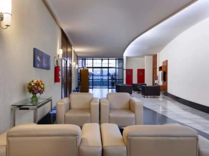 Studio 4º Andar Em Prédio Frente Ao Mar - Vitoria