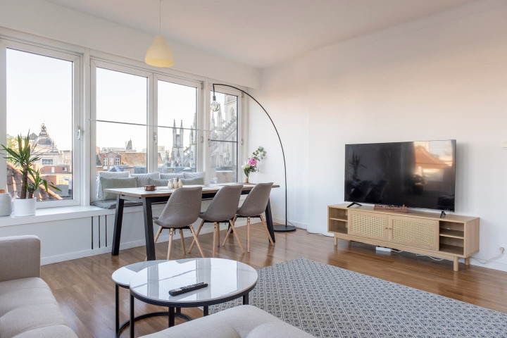 S&a Home Met Zicht Op Het Kathedraal - Anvers