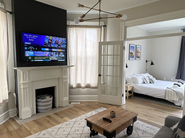 Updated Apartment Near Downtown - London, ON, Canada