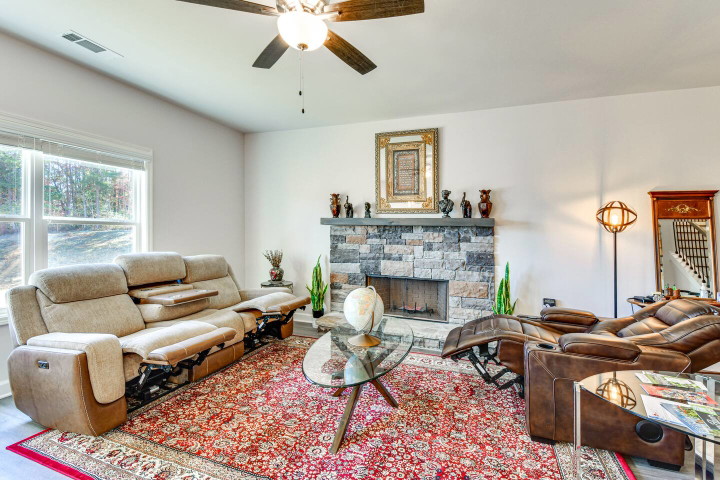Work, Explore & Relax: Modern Townhome In Lula! - Clermont, GA