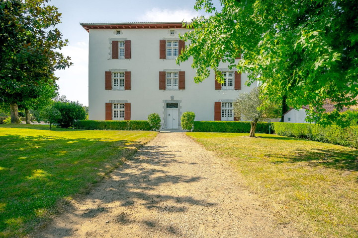 Magnifique Villa Du 16° Siècle Avec Piscine - Espelette