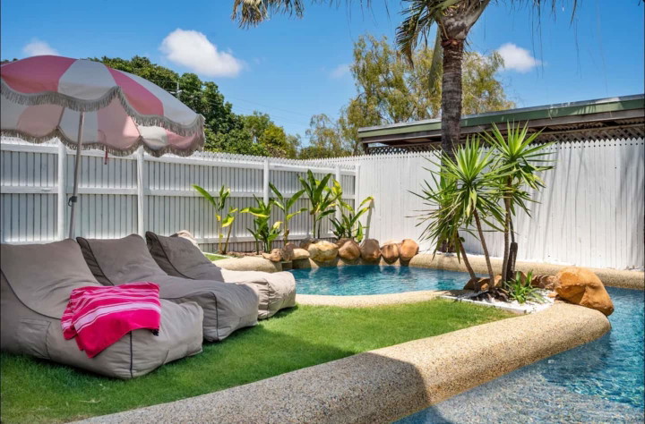 Tropical Oasis Lagoon-style Pool Right In Town - Townsville
