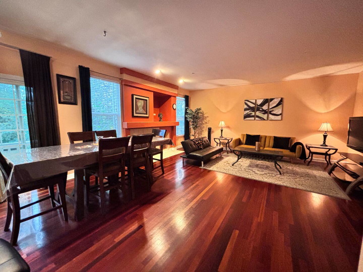 Spacious 4br Family Retreat Close To Renaissance - Hoffman Estates, IL