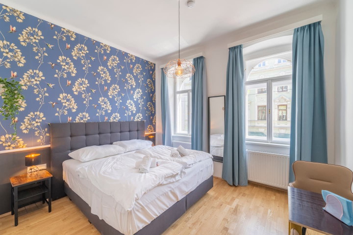 Josef's Home | Hummingbird Studio | Near Uno & Vic -