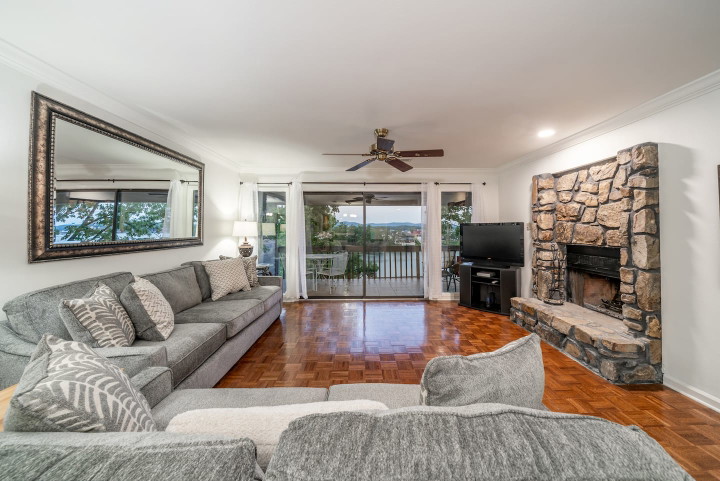 Lake Hamilton Condo - Sleeps 4, Pool, And Hot Tub! - Hot Springs, AR