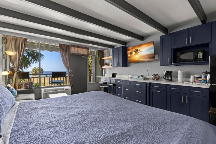 Sunset Del Mar (Studio With A View) - Tampa Bay, FL