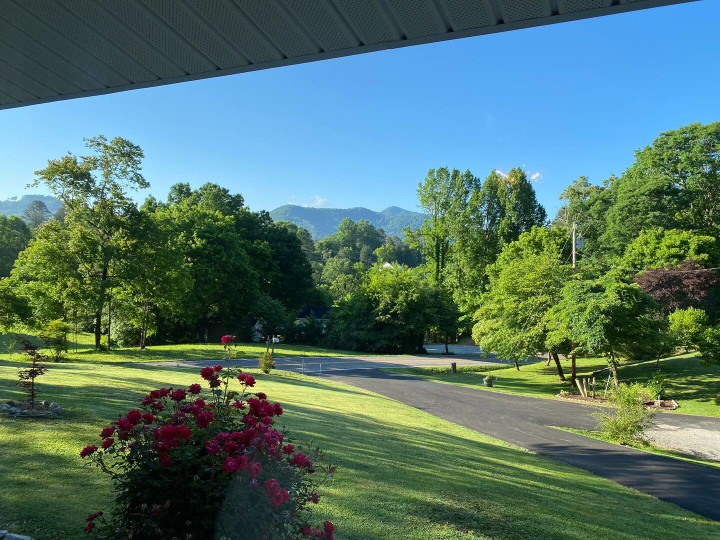 Cheerful 3 Bedroom Home, Close To Town, Great View - Franklin, NC