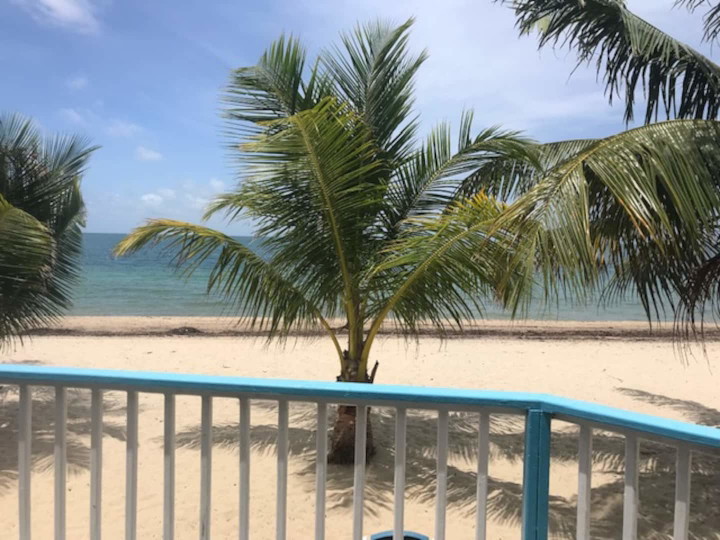 Cool Breeze Cabanas-beachy Suite - Belize
