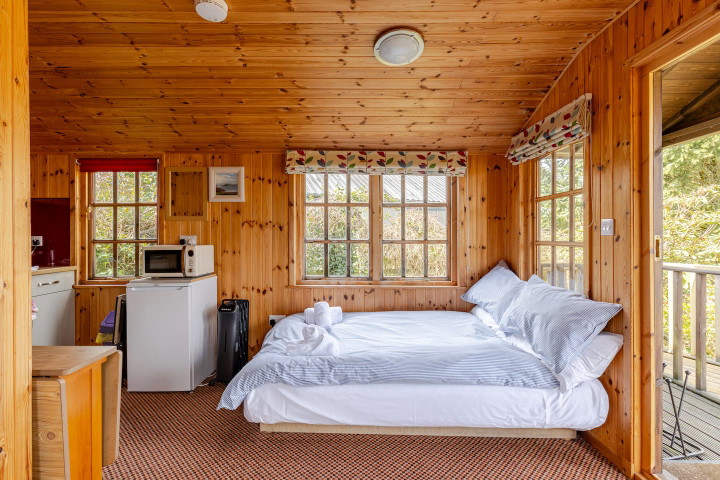 Compact Self Contained Cabin, River View & Parking - Dumfries and Galloway