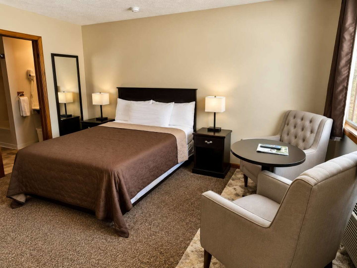 Non Pet Room 31-1 Queen Jacuzzi Suite-woodland Mot - Grayling, MI