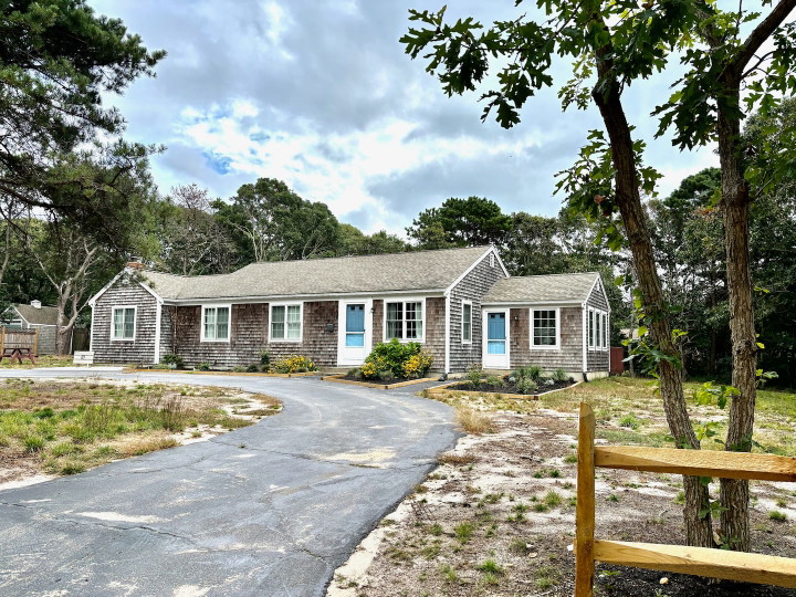 Charming 4-bedroom Getaway A 10 Min Walk To Beach - Wellfleet, MA