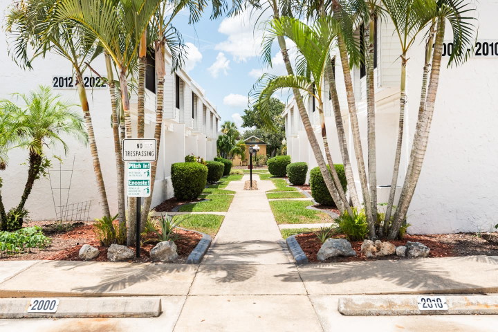Downtown Sebring Townhome  Walk To Circle & Lake - Sebring, FL
