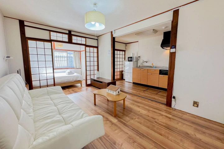 [Maximum 8 Guests] 70㎡ House For Rent! Many Restaurants And Convenient Location! 7 Min Walk From Nankai Tengachaya Station, Toshun Tengachaya - Japan