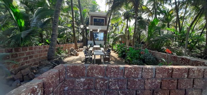Seaview Beach Touch 5 Bedrooms 5 Balc. Guesthouse. - Dapoli
