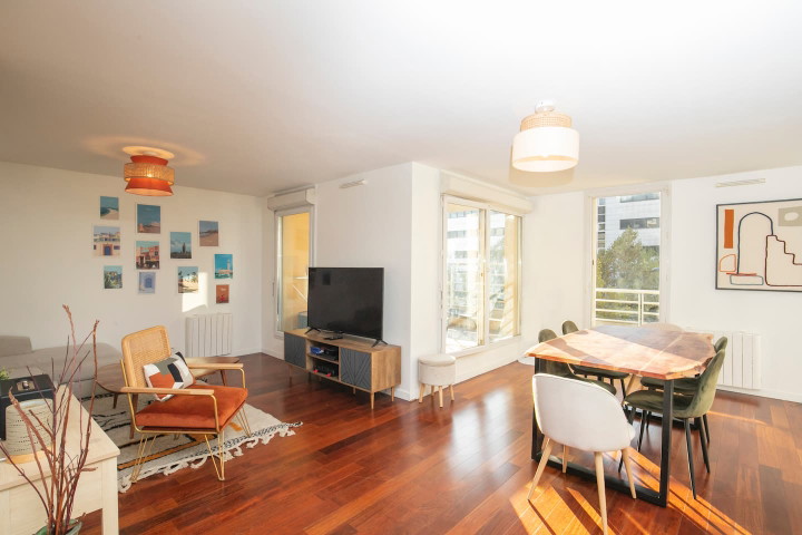 Metroside Retreat: Spacieux, Parking, Terrasse - Montreuil