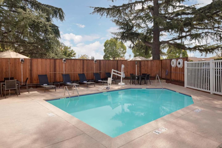 Near Santana Row | Free Breakfast + Full Kitchen - Los Gatos, CA