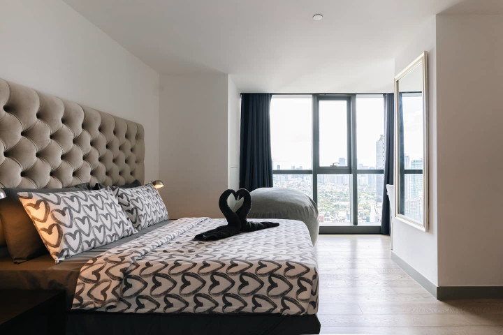 New At Spire! 32nd Floor View! 100 Mpbs & Netflix - Manila