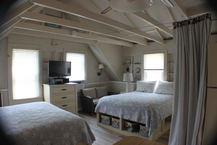 Two Room Apartment 2 Blocks From Downtown Rehoboth - Rehoboth Beach, DE