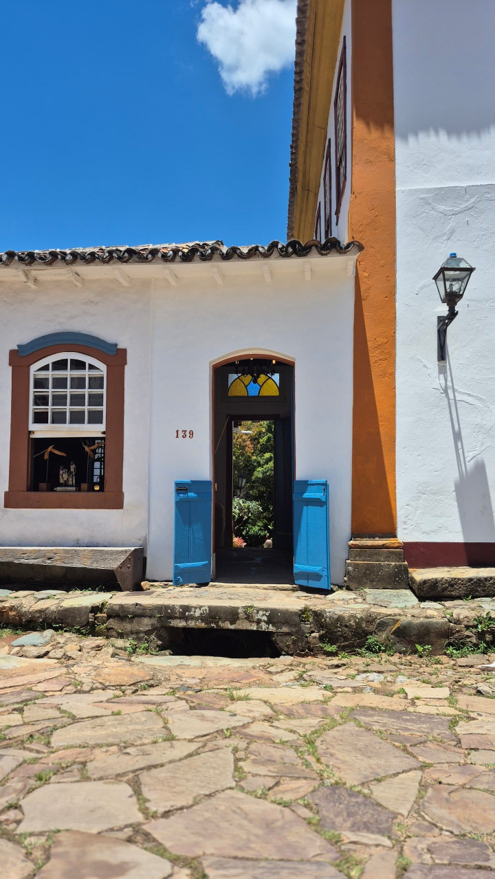 (Centro) Rua Direita, Ar Quente/frio, 2 Suítes. - Tiradentes