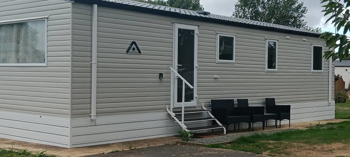 Relaxing 3 Bed, 1 Bath Caravan - Northampton