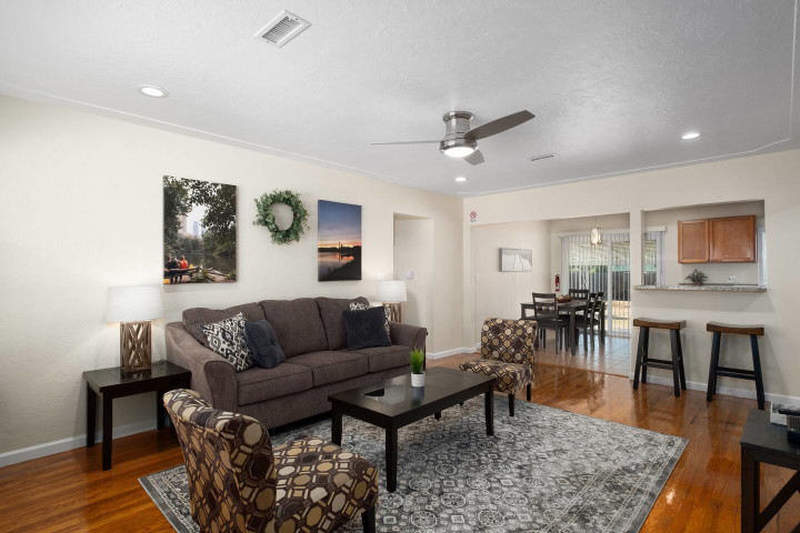 Comfy Upgraded 3b/1bth W Great Access To Airport - California