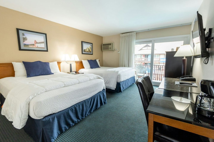 Charming Inn Double Queen Balcony Room - Los Olivos, CA