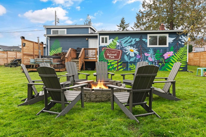 Mountain Chalet Stay Fully Fenced 3br/2ba Hot Tub - Port Angeles, WA