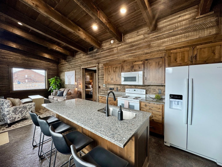 Pinion Pines Chalet #20; Walk To River / End Unit - Island Park, ID