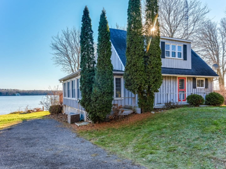Cozy Family Waterfront Retreat - Prince Edward County