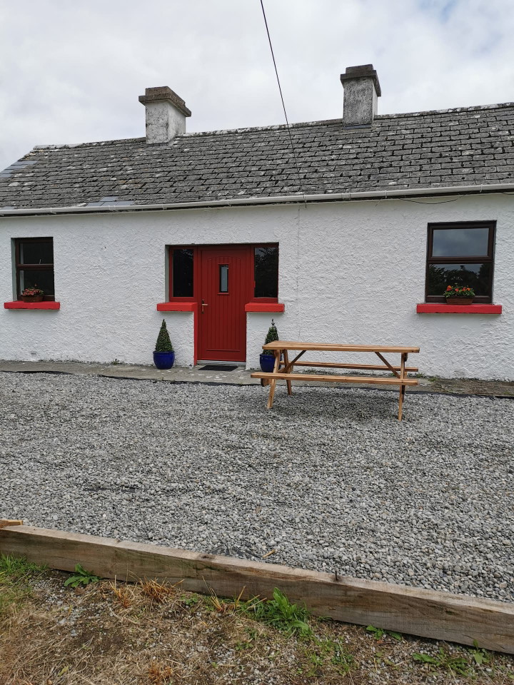 Nomad's Cottage /Yurt - Ballinasloe