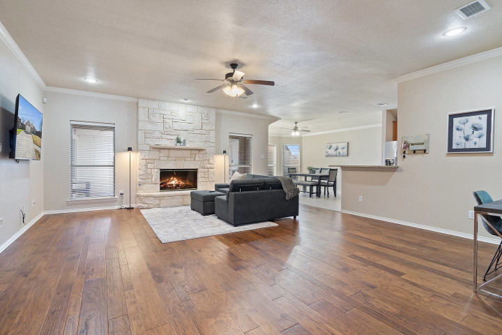 Expansive 4br Yard, Sunroom & Garage, Pets & Fun - Irving