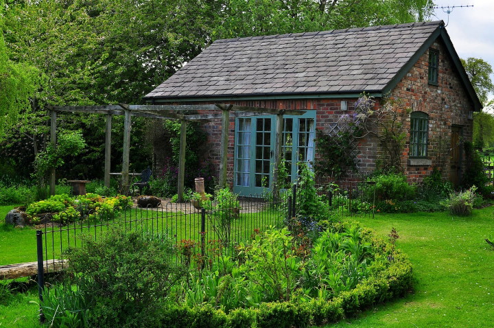 Cosy Garden Cottage With Wood Burning Stove - Knutsford