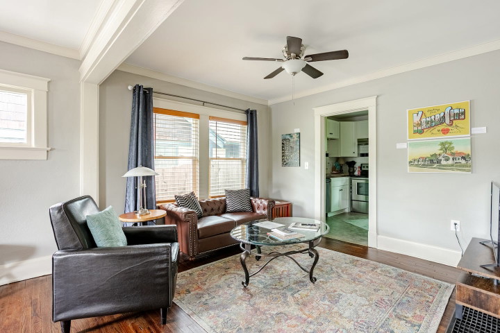Renovated West Plaza Bungalow, Sparkling Clean! - Kansas City, KS