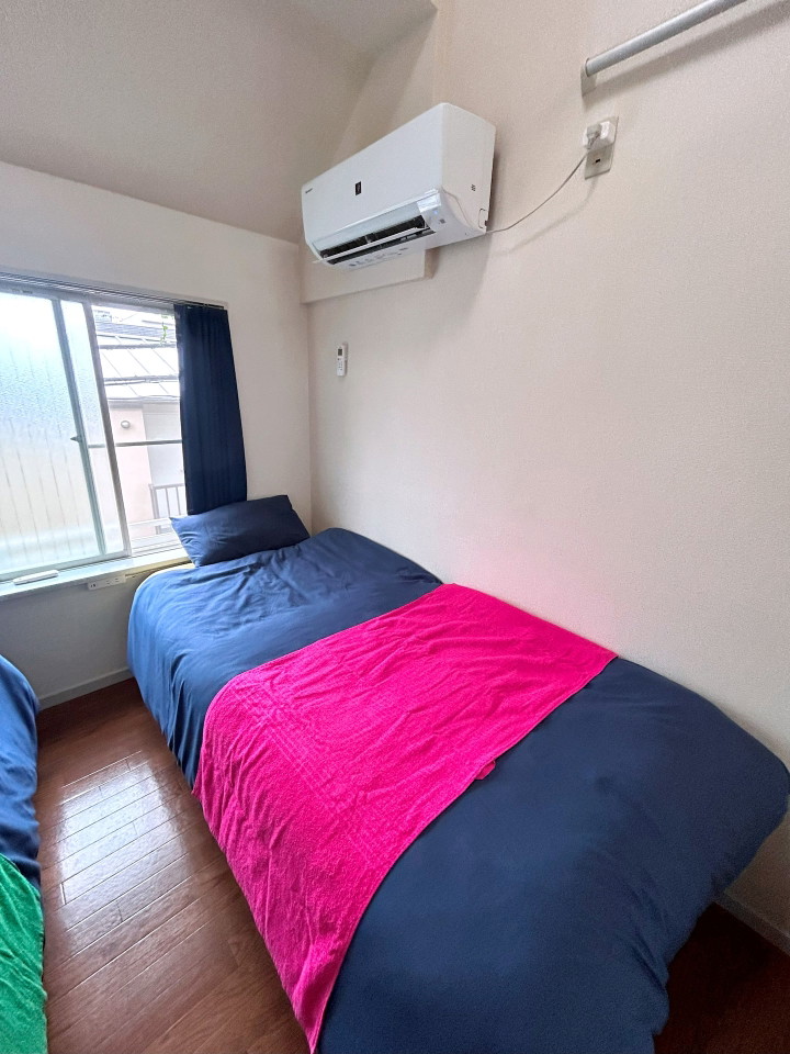 K-palace Wifi, 5 Minutes From Higashi-shinjuku Station, 7 Minutes From Shin-okubo Station, 102 Apartment With 2 Single Beds - Shinjuku City