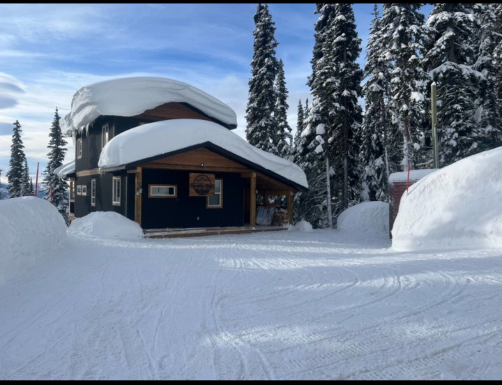 Paradise Pines Suite Ski In/out - Smithers