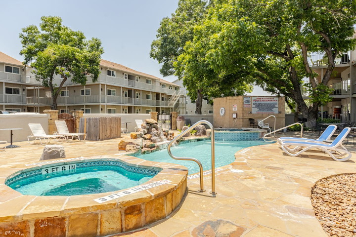 Guadalupe River Retreat - New Braunfels, TX