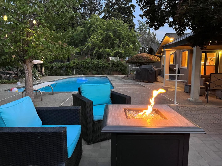 Cozy Wenatchee Escape: Hot Tub & Valley Views - Wenatchee, WA