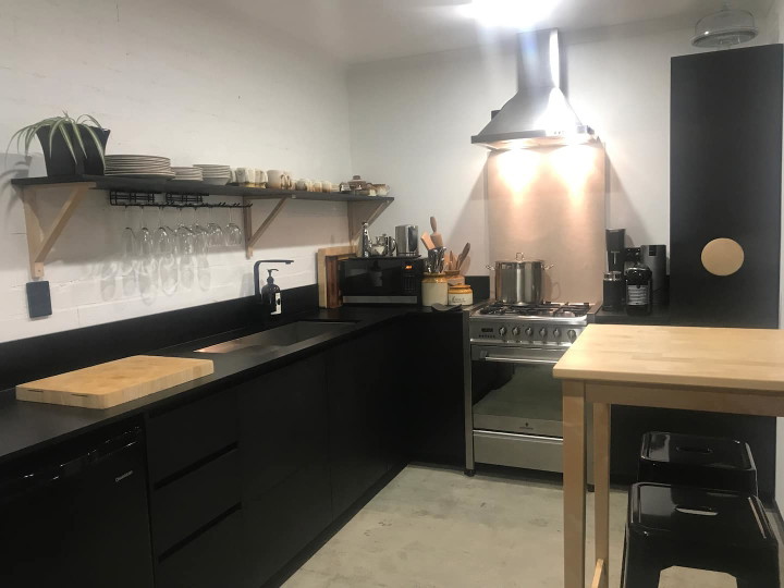 Bricks Yarraville - Pet Friendly Fenced Courtyards - Melbourne