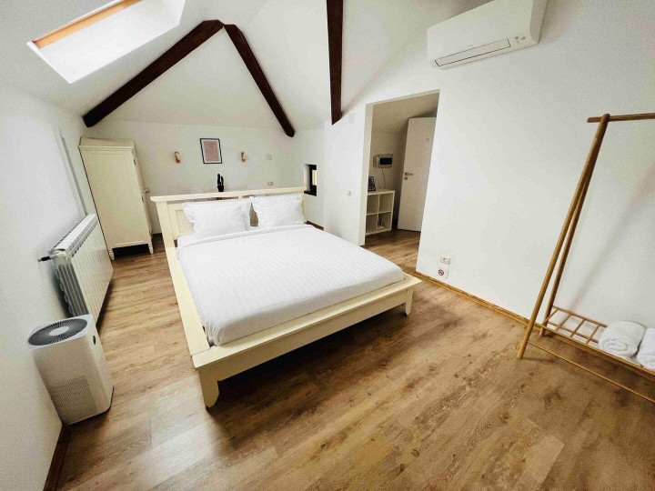 Spacious 3br Apt  110sqm  Carol Park  Balcony - Bucharest