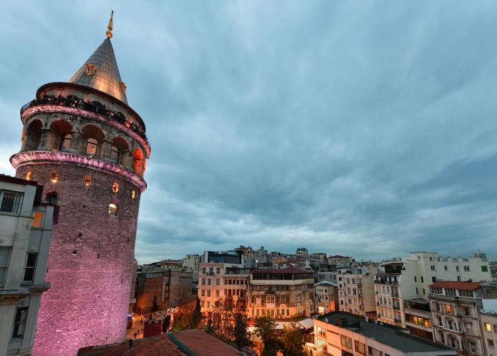 Charming Historic Flat W/ Terrace @Galata - Estambul
