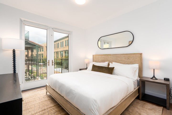 Mint House By Kasa | Caltrain-facing 2br Apt - Redwood City, CA