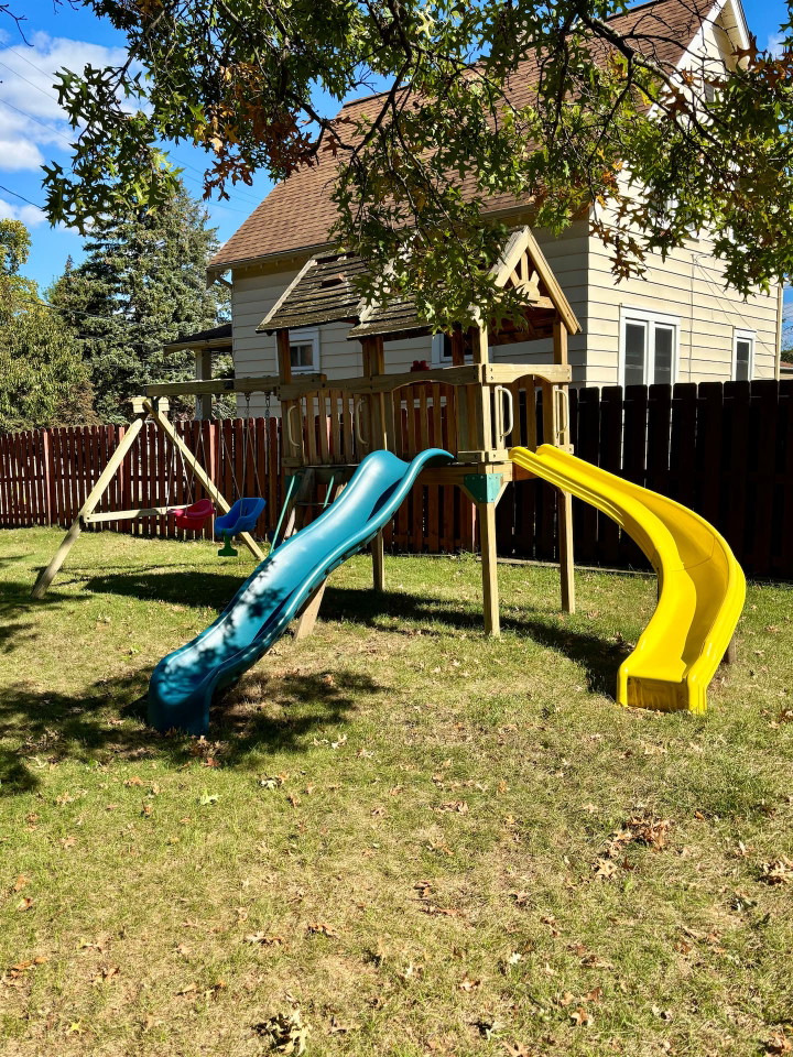 3br Central Cleveland, Fenced Yard, Games, Pets - Parma, OH