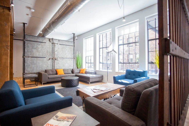 Downtown Luxury + Garage Parking | 4 Guests - Des Moines, IA