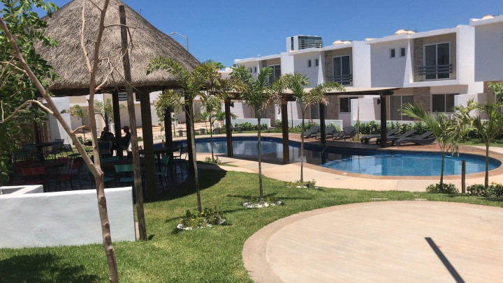 House With A Pool And Steps To The Beach - Mazatlán