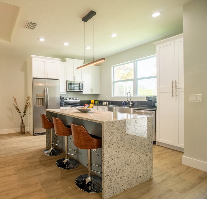 Chelseas Modern Haven - Tarpon Springs, FL