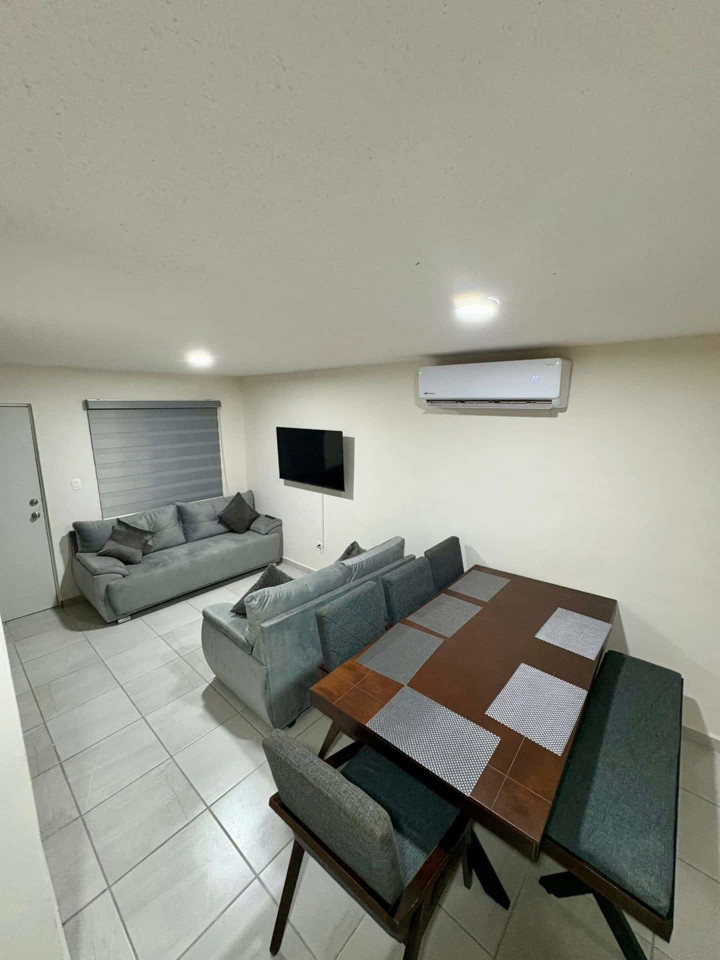 Casa Amplia En Privada, Cerca Del Aeropuerto - Hermosillo
