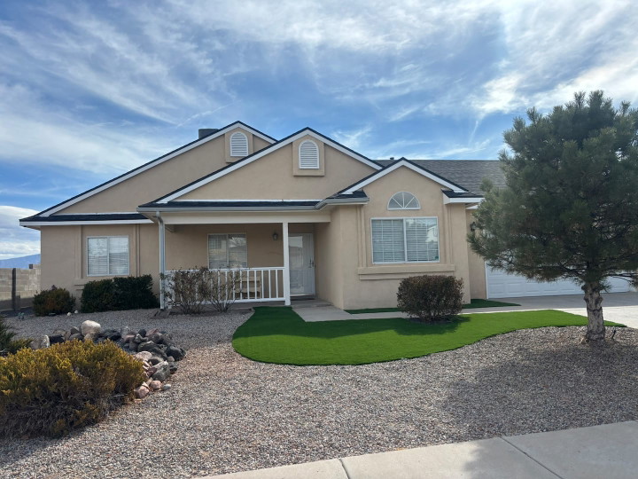 Remodeled Oasis | Putting Green, Pool Table & Bbq - Rio Rancho, NM