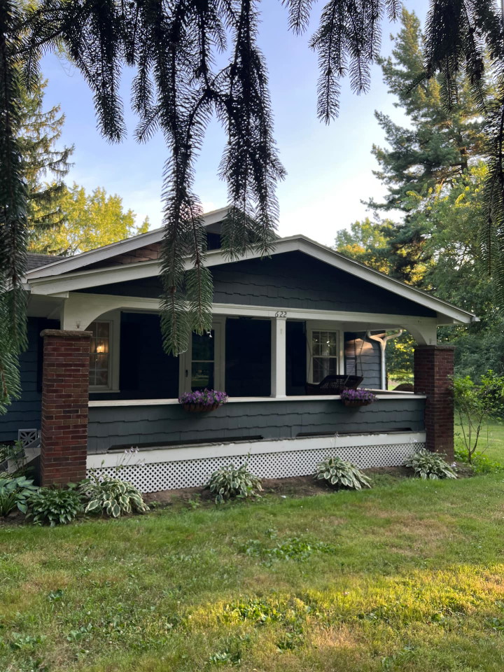 The Cozy Cottage Welcomes You! - Canton, OH