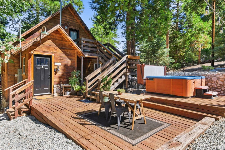 2-story 3 Br Mountain Cabin W/ Fireplace, Hot Tub - Idyllwild-Pine Cove, CA